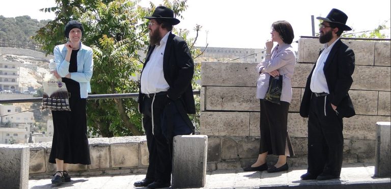 Corona und die Charedim - Katholisches